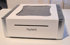 Peripheriegeräte und umfangreiches Zubehör in der Vorführung bei ...